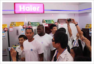 NBA全明星球员作客海尔专卖店 感受家电下乡 - 海尔集团官网