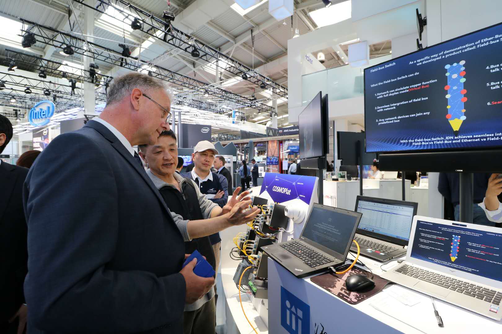 海尔COSMOPlat亮相德国汉诺威展 为世界用户提供定制平台标准 - 海尔集团官网